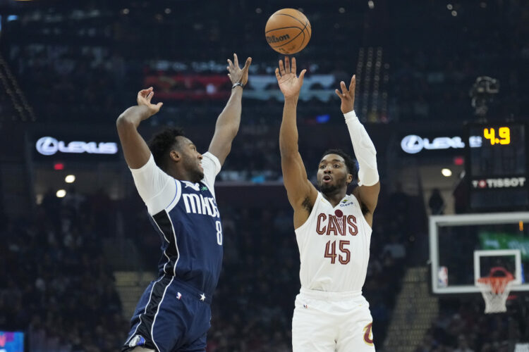 Cavaliers score 91 points in first half and rout the Mavericks | News ...